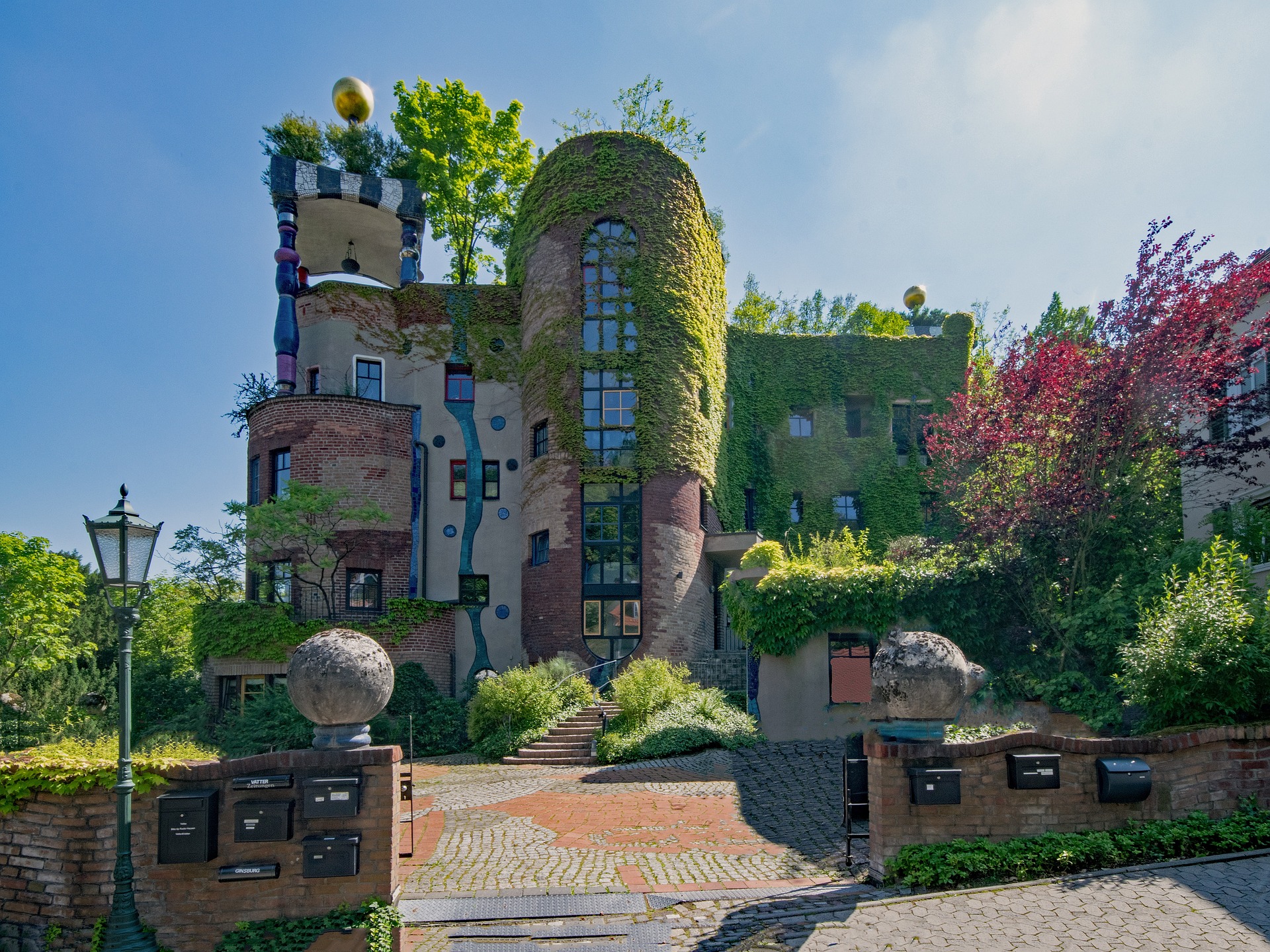 In Harmonie mit der Natur: Hundertwasser-Architektur in Hessen ...